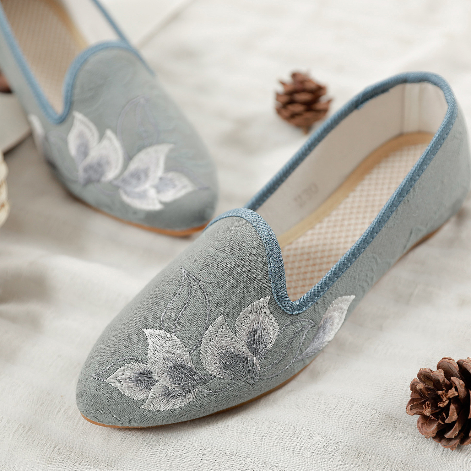 Buy Lianhua Chinese style dress with Chinese ink lotus embroidery ...